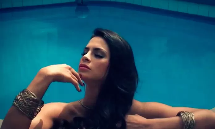 Mira el detrás de cámaras de la sensual sesión de fotos de Sully Sáenz