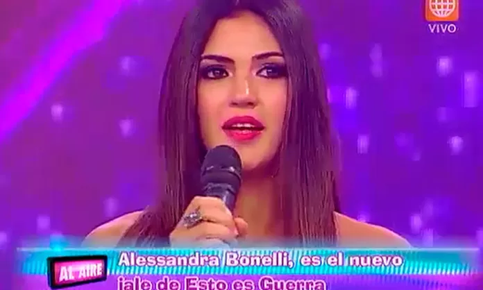 La sensual Alessandra Bonelli envió un mensaje en italiano a sus fans
