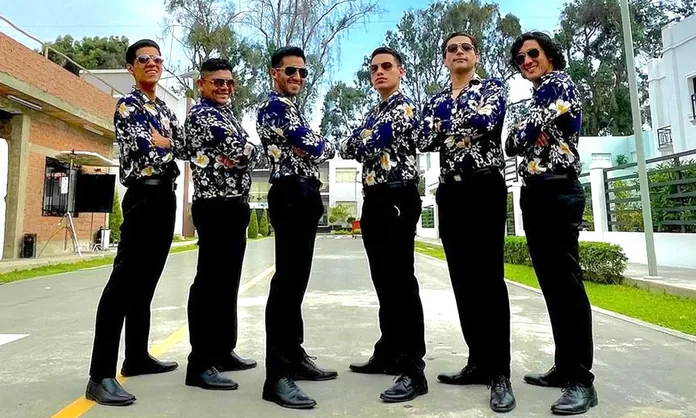 Al fondo hay sitio: "Grupo 7" se lanza como agrupación de cumbia en la vida real