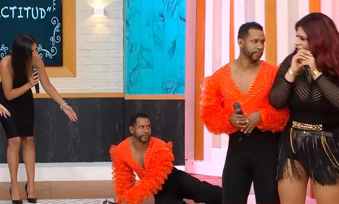 Edson Dávila terminó en el piso al ser eliminado por Ángela Curich en ...