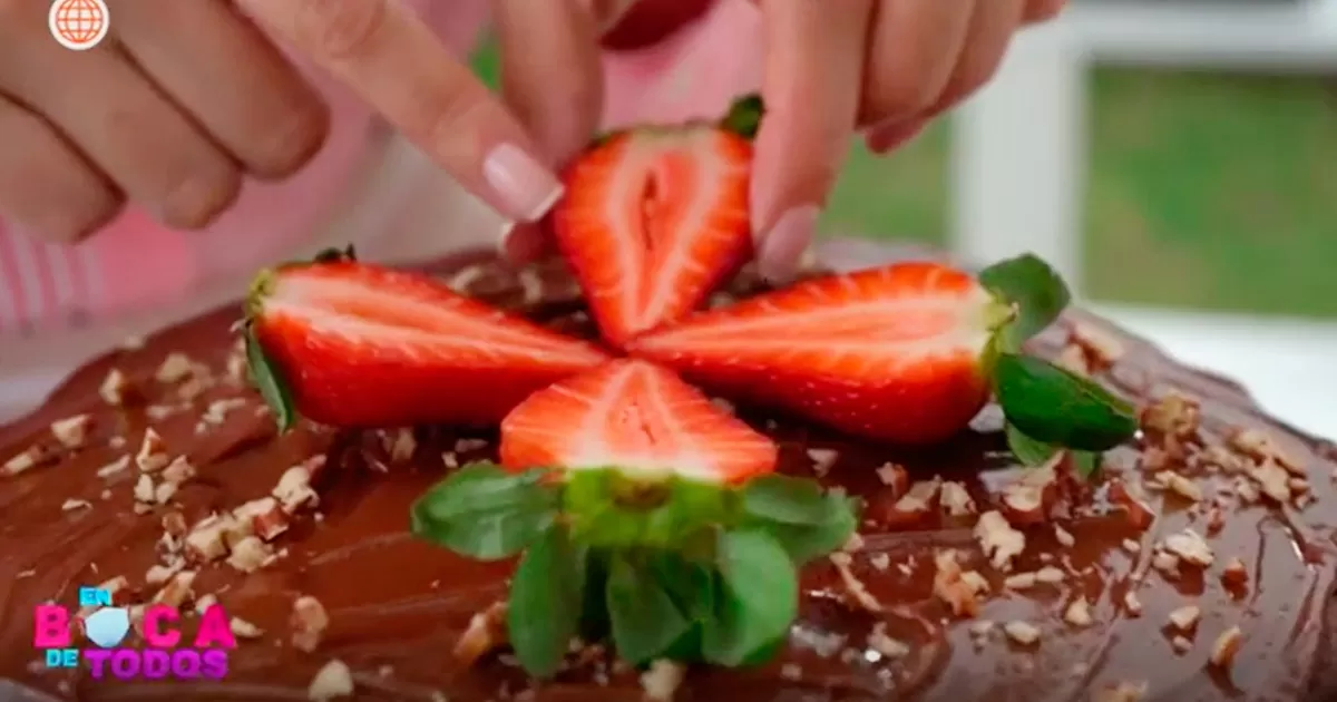 Receta de bruselina de chocolate con crema chantilly y fudge | América ...