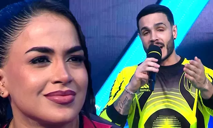 Onelia Molina asustada con el canto de Mario Irivarren