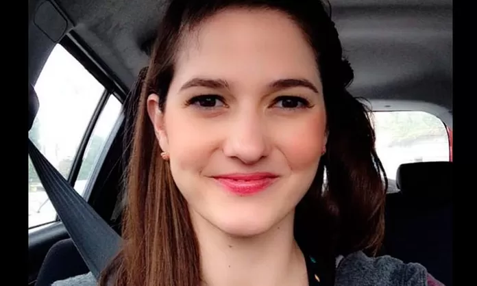 A que no imaginas cómo se veía Carolina Cano cuando era niña