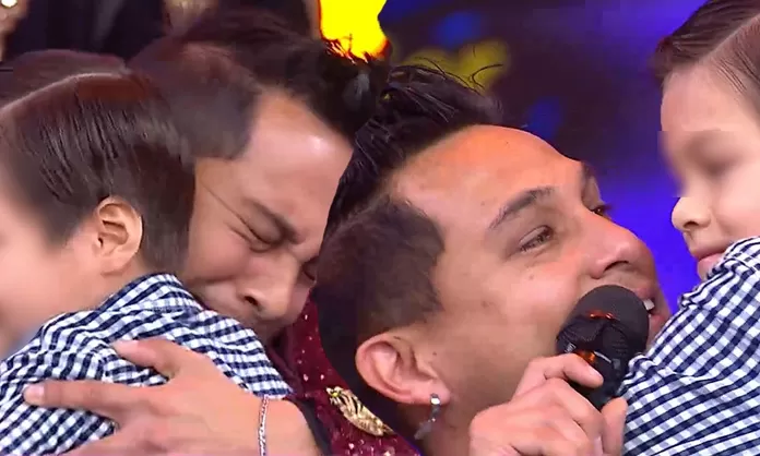 Jonathan Rojas lloró de emoción por sorpresa de su hijo